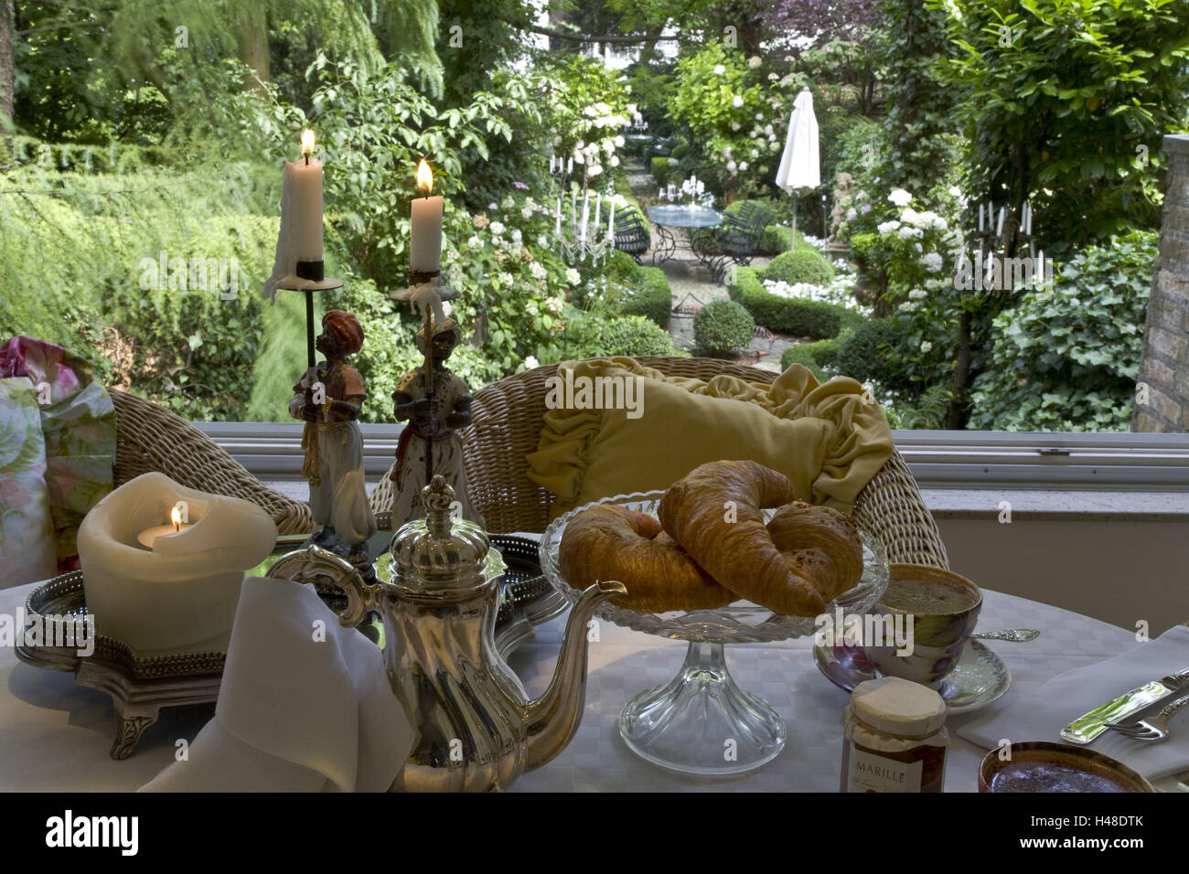 Flat, breakfast, table, window, view, garden Stock Photo - Alamy