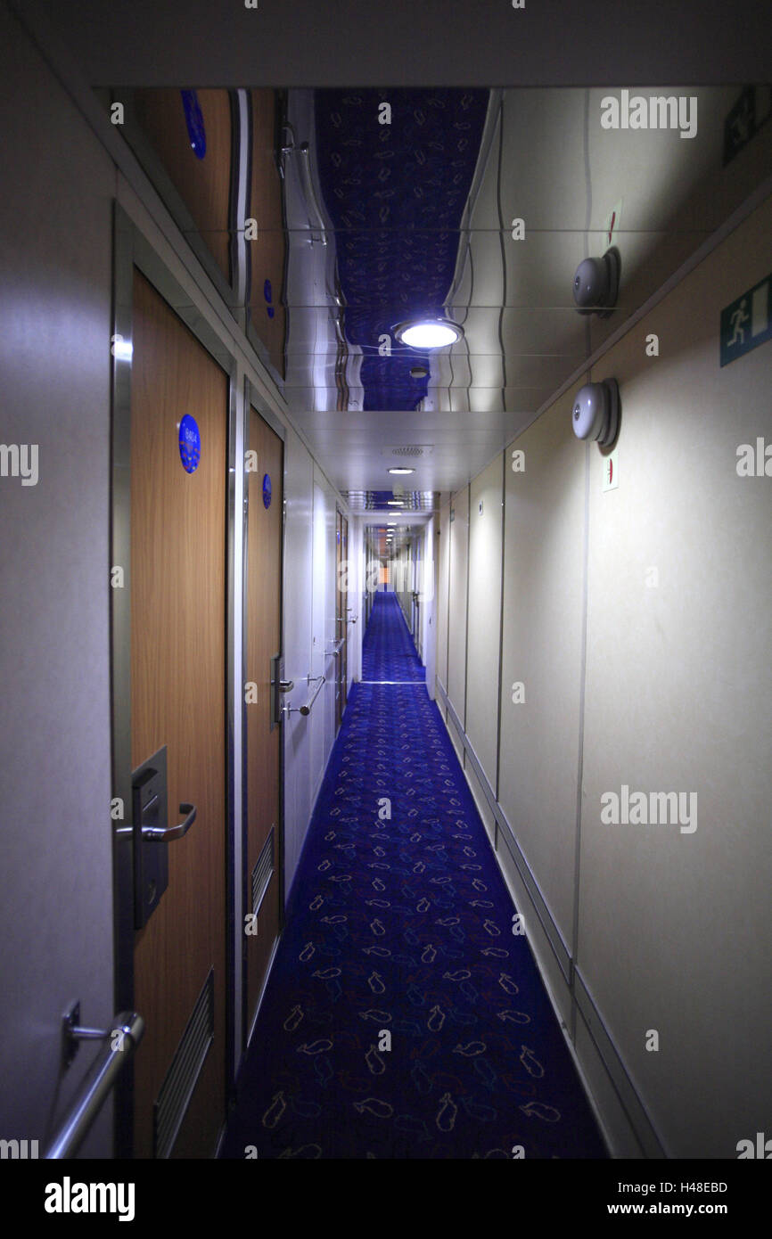 Ship interior cabin hi-res stock photography and images - Alamy