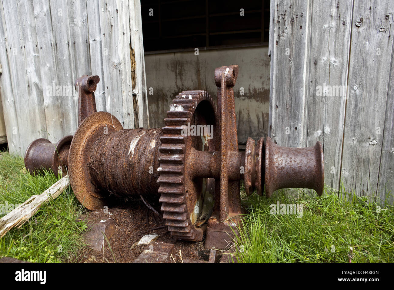 Rope winch, old, rusts Stock Photo - Alamy