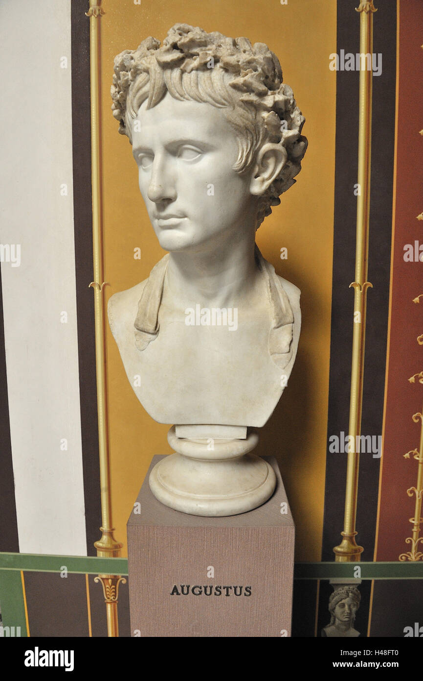 Renaissance laurel wreath hi-res stock photography and images - Alamy