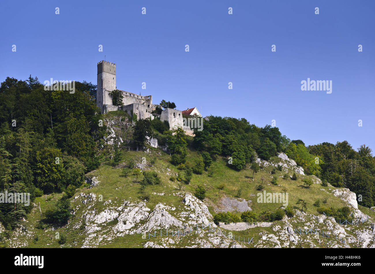 Germany, Bavaria, Lower Bavaria, Altmuehl valley, Essing, castle ruin ...