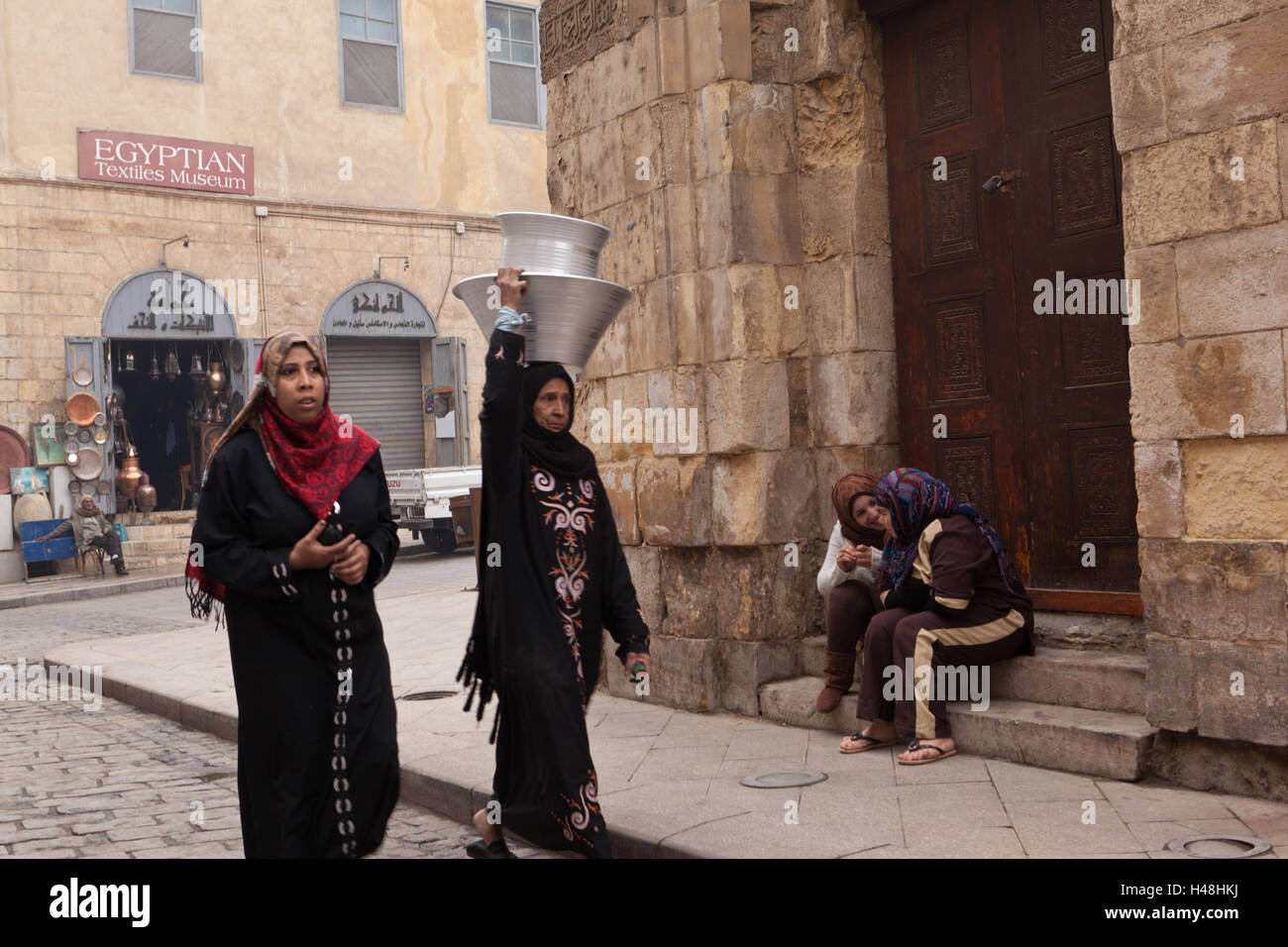 Egypt, Cairo, Islamic Old Town, street scene, women Stock Photo - Alamy
