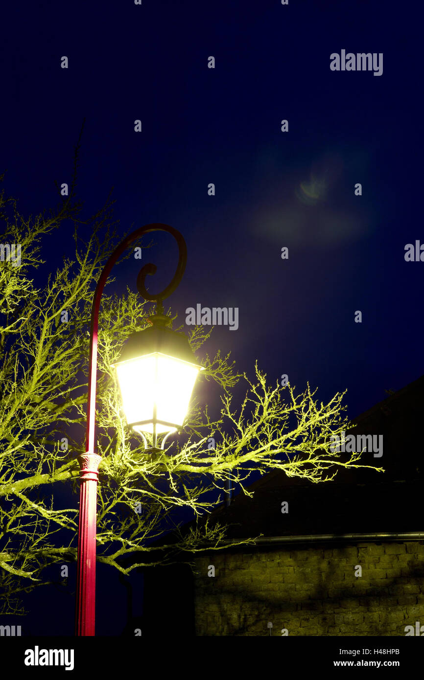 Red street lamp hi-res stock photography and images - Alamy