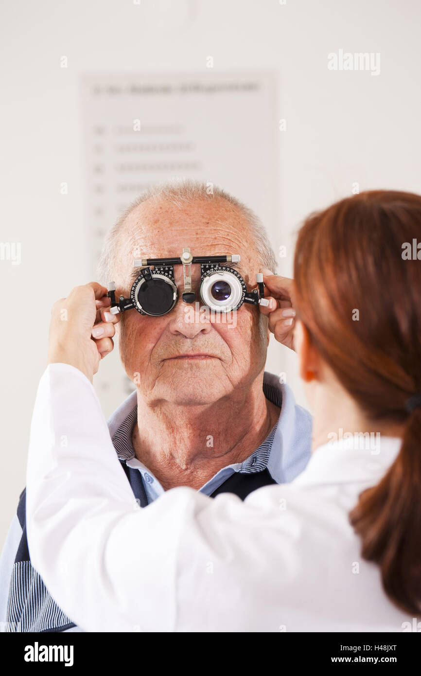 Senior at the eye test Stock Photo - Alamy