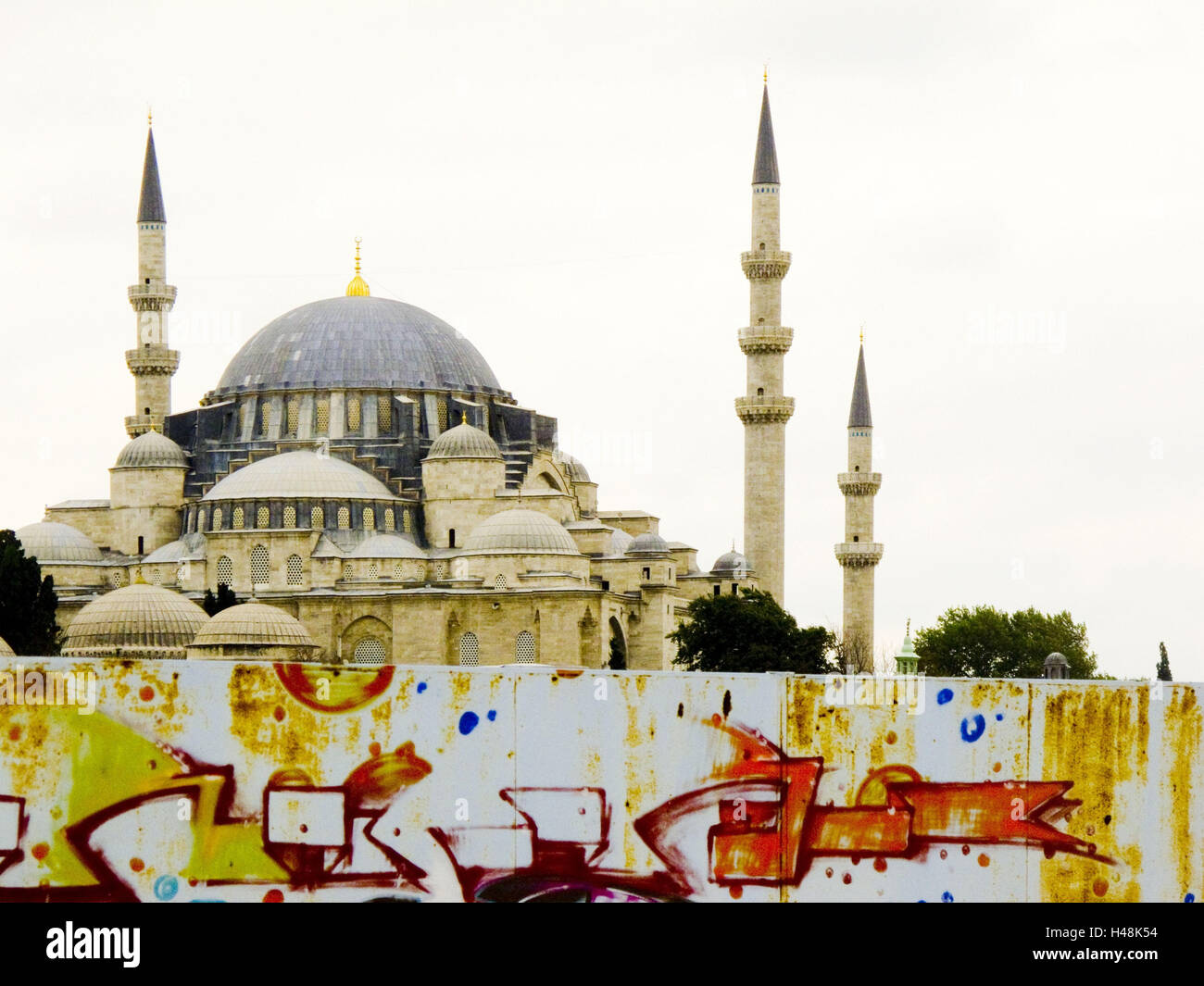 Turkey, Istanbul, the Süleymaniye mosque, defensive wall, graffiti ...