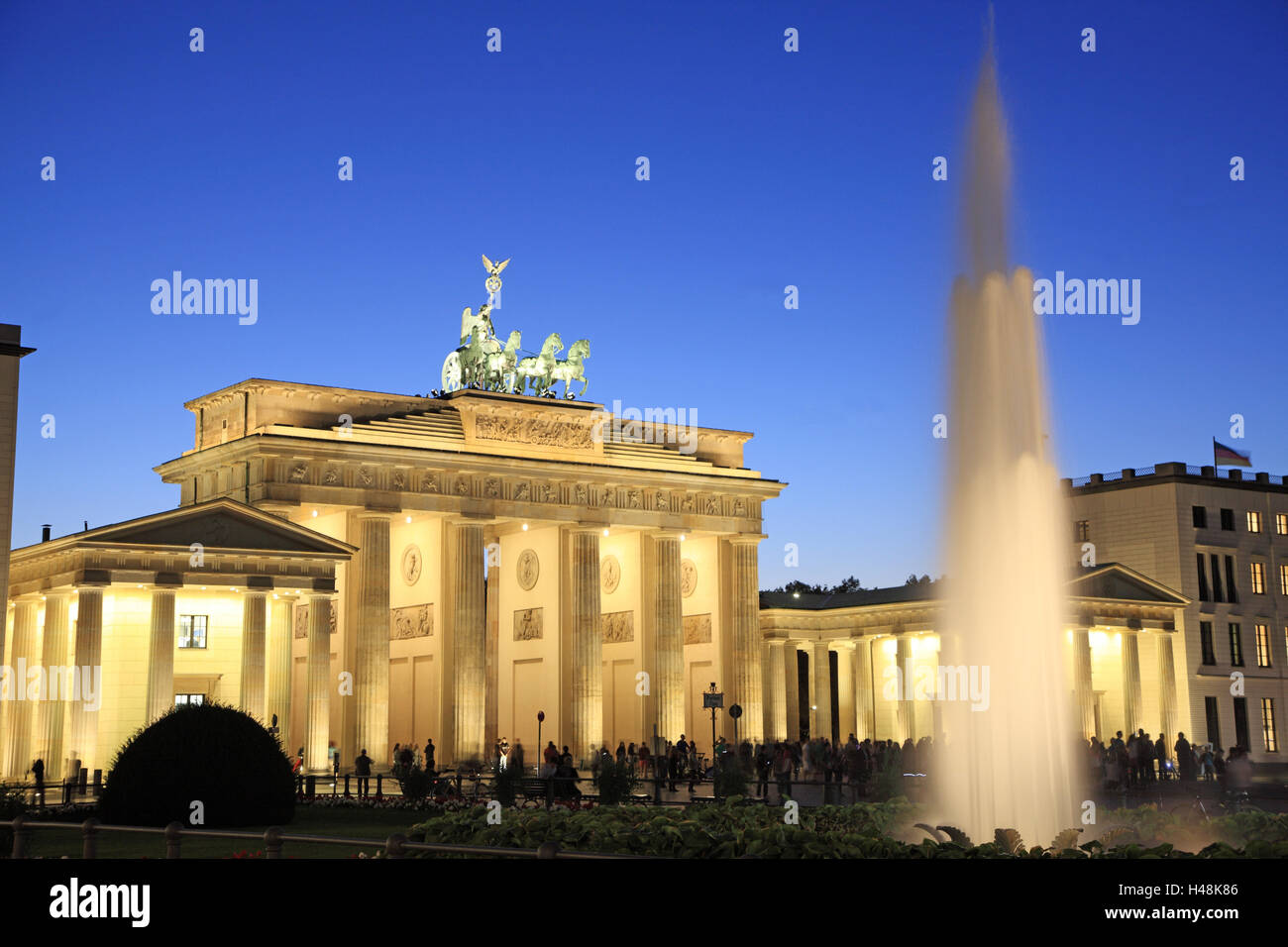 Berlin paris square brandenburg gate hi-res stock photography and ...