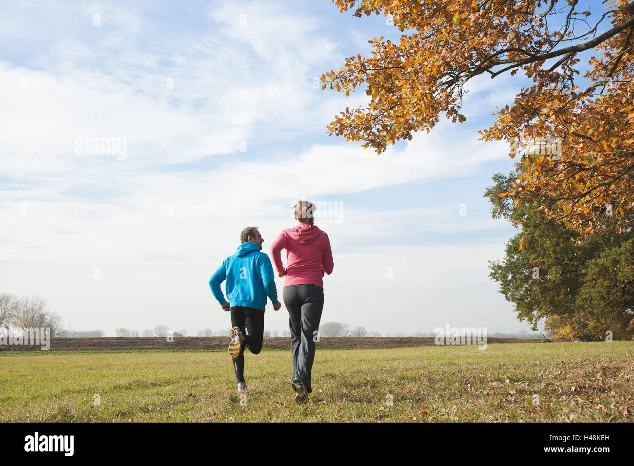 Couple, jogging, autumn Stock Photo - Alamy