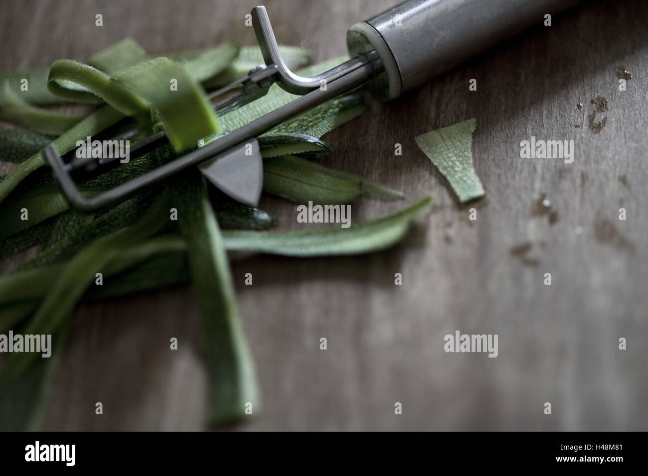 Peeling knife with courgette peels, close up Stock Photo - Alamy