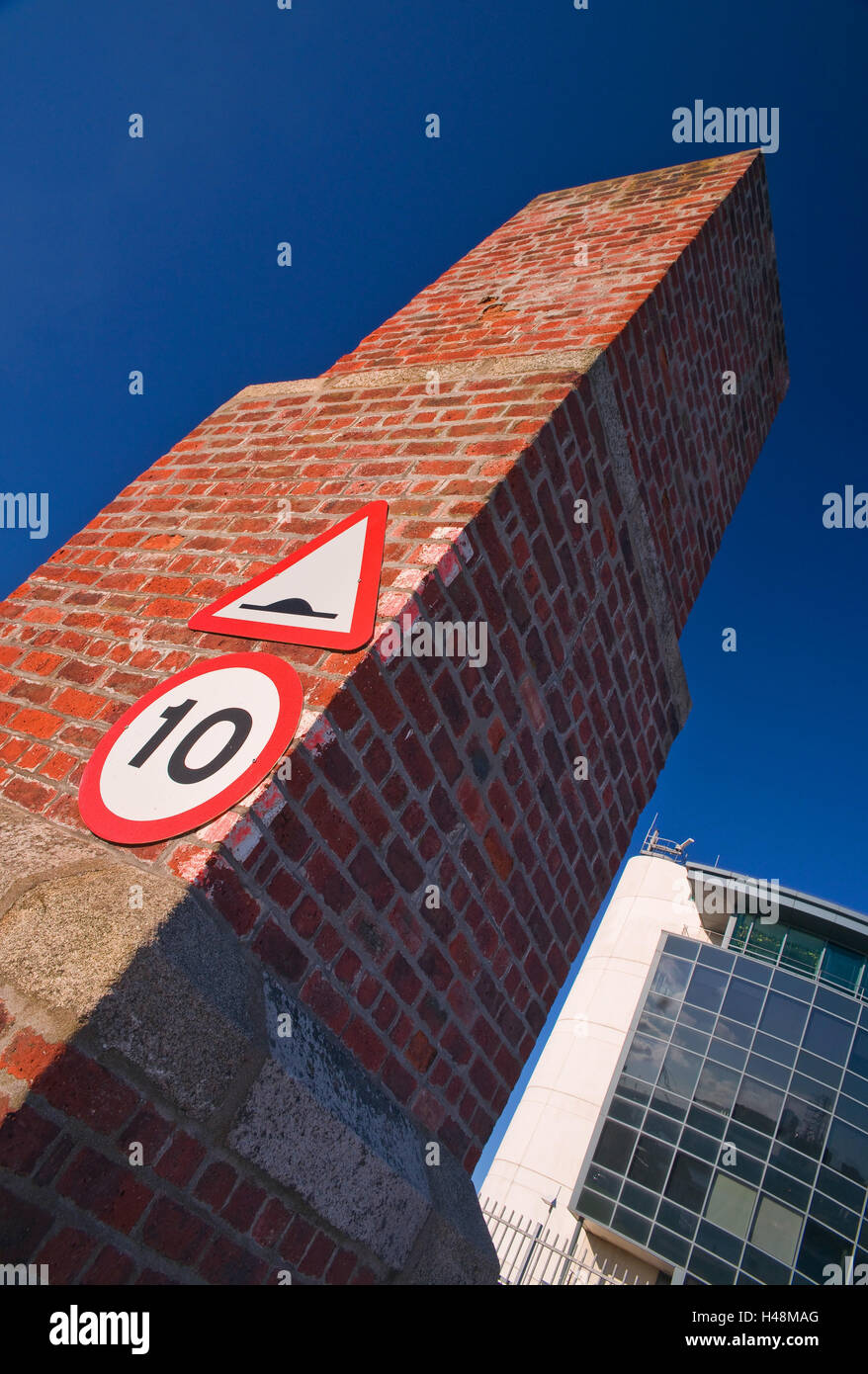 Scotland, Aberdeen, brick, signs, speed limit Stock Photo - Alamy