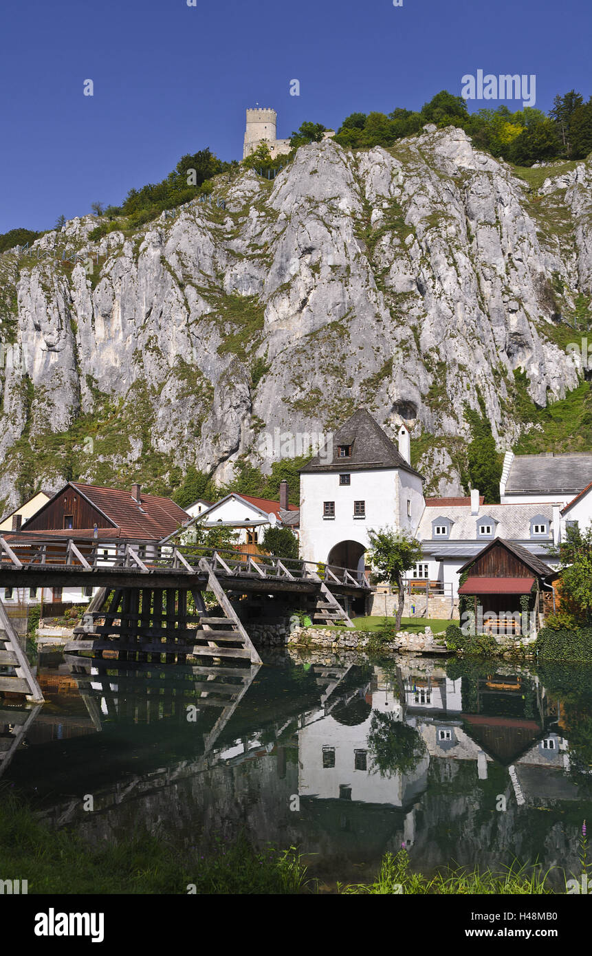 Germany, Bavaria, Lower Bavaria, Altmuehl valley, Essing, bridge goal ...