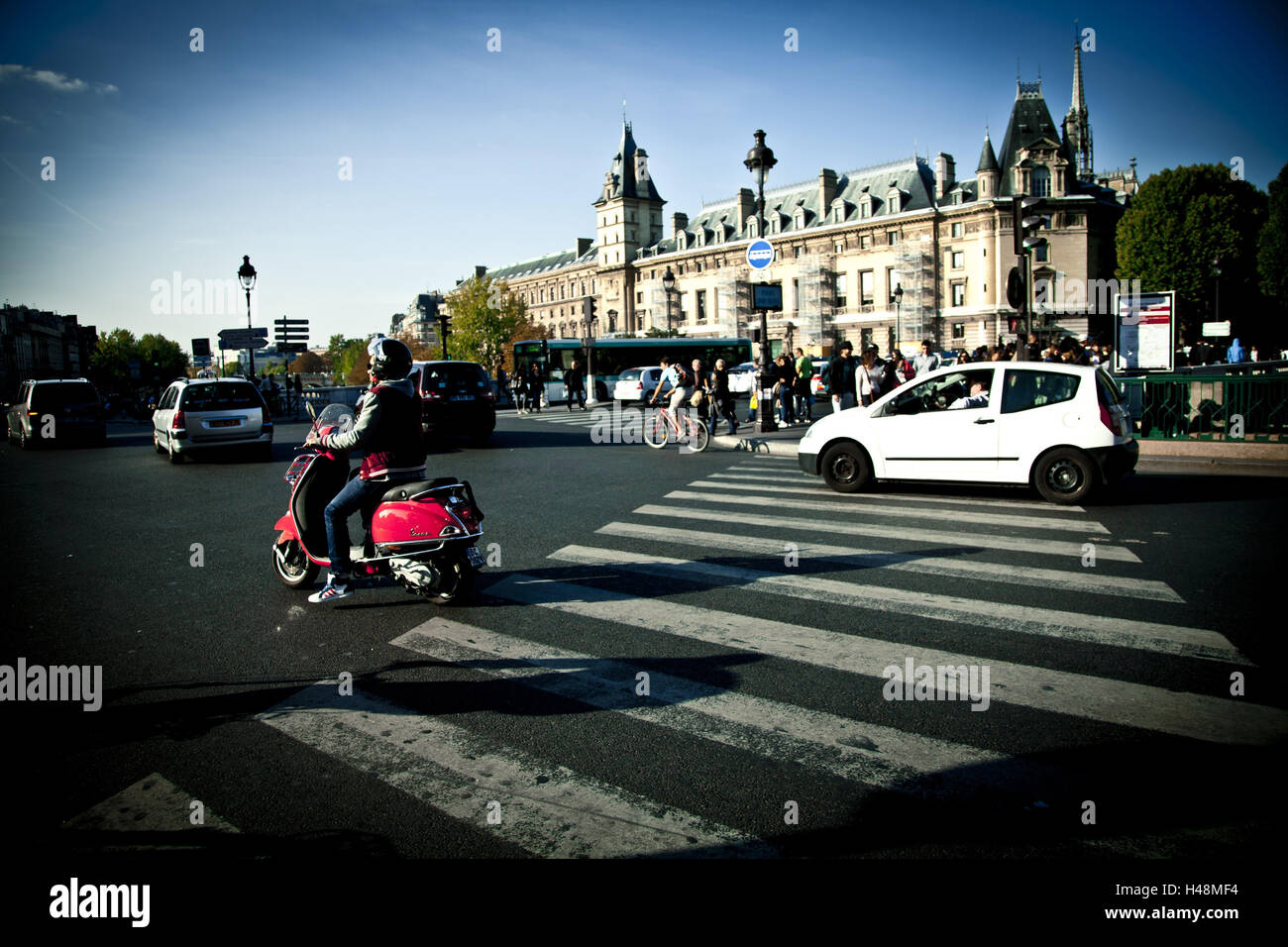 Street scene in the city centre of Paris, France Stock Photo - Alamy