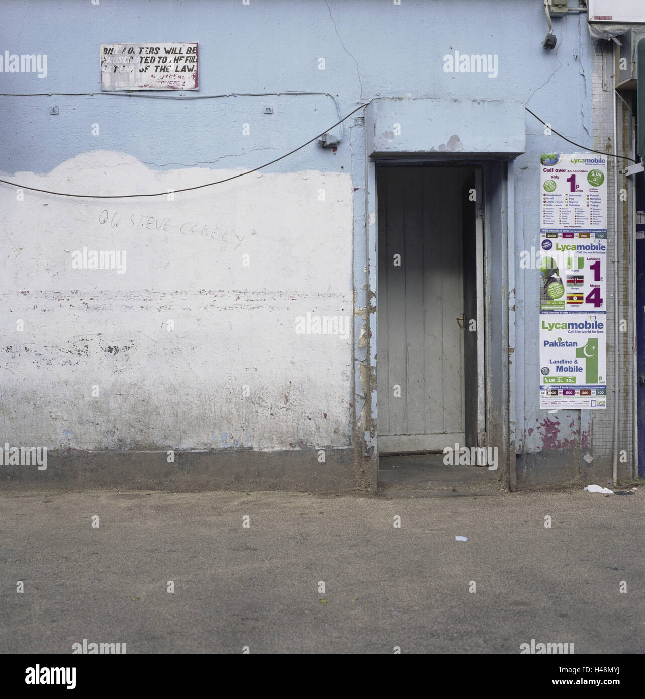 Call shop in the London East, facade, entrance, social focus Stock ...