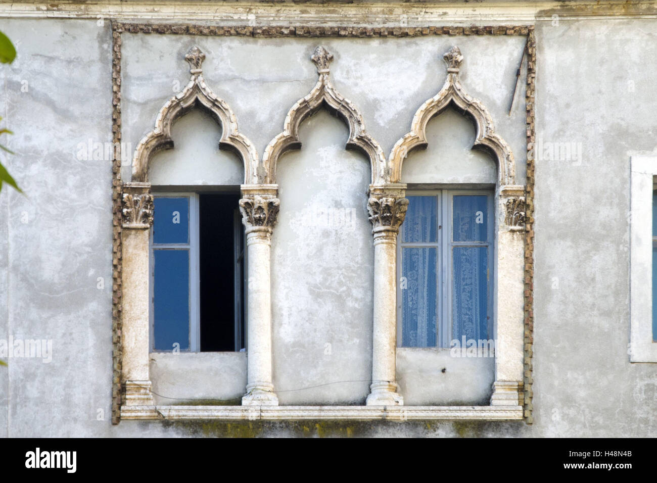 Gothic bay window hi-res stock photography and images - Alamy