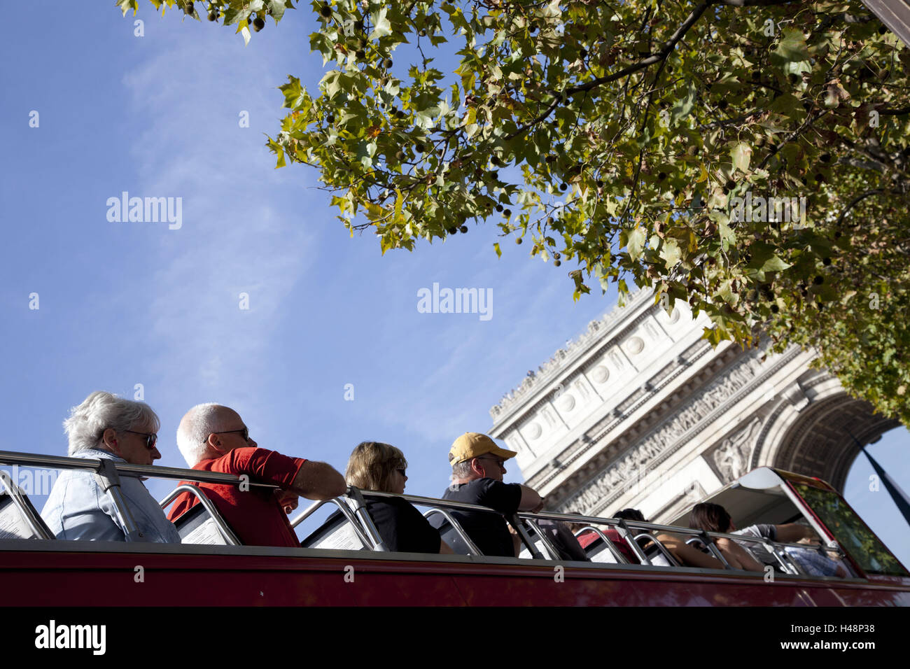 Tourists, city tour, Arc de Triomphe, Place Charles-de-Gaulle, Axe ...