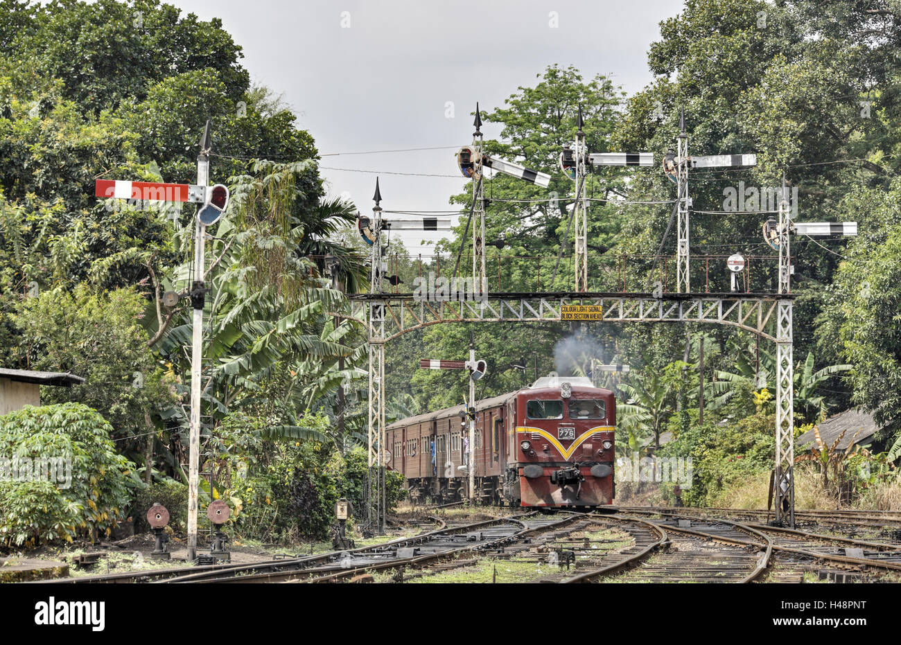 Kandy railway station hi-res stock photography and images - Alamy