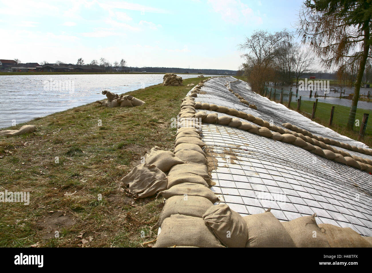 Germany, Lower Saxony, Hitzacker, river Elbe, high water, dyke ...