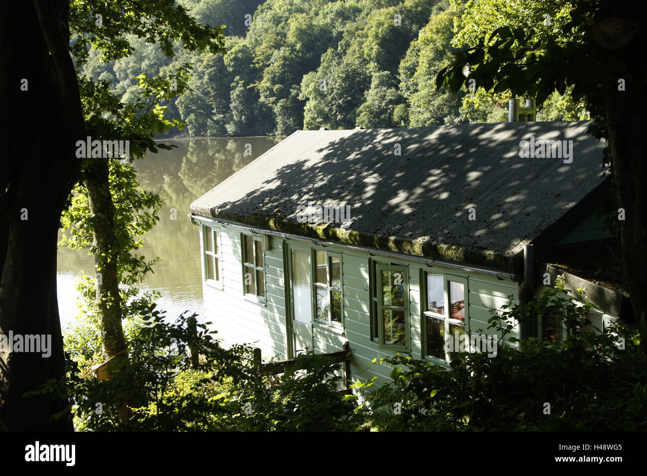 Great Britain, Devon, riverside, boathouse, England, river, lake, wood ...