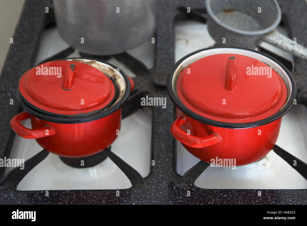 Enamel pot lids hi-res stock photography and images - Alamy