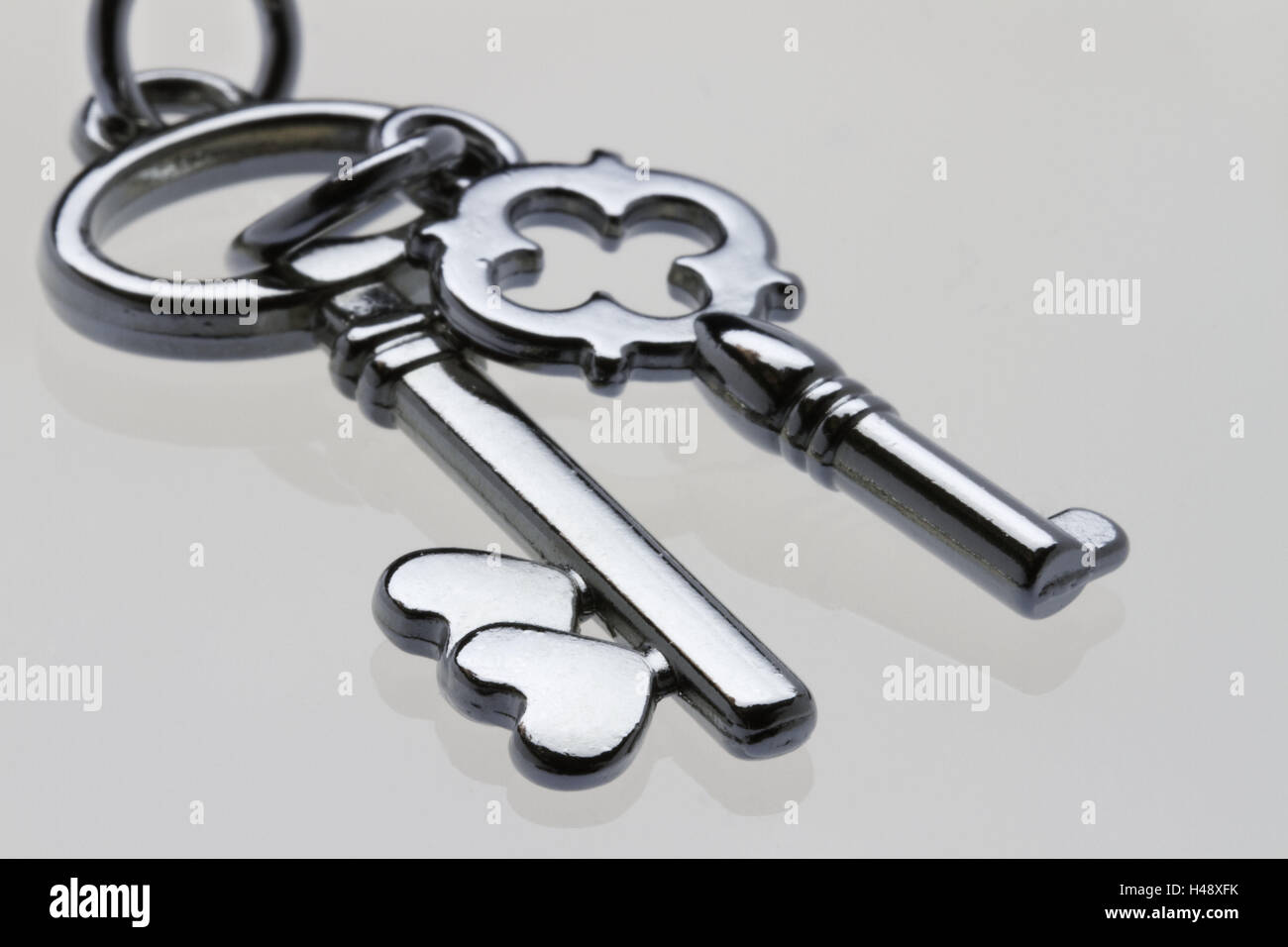 Keys, small, hearts Stock Photo - Alamy