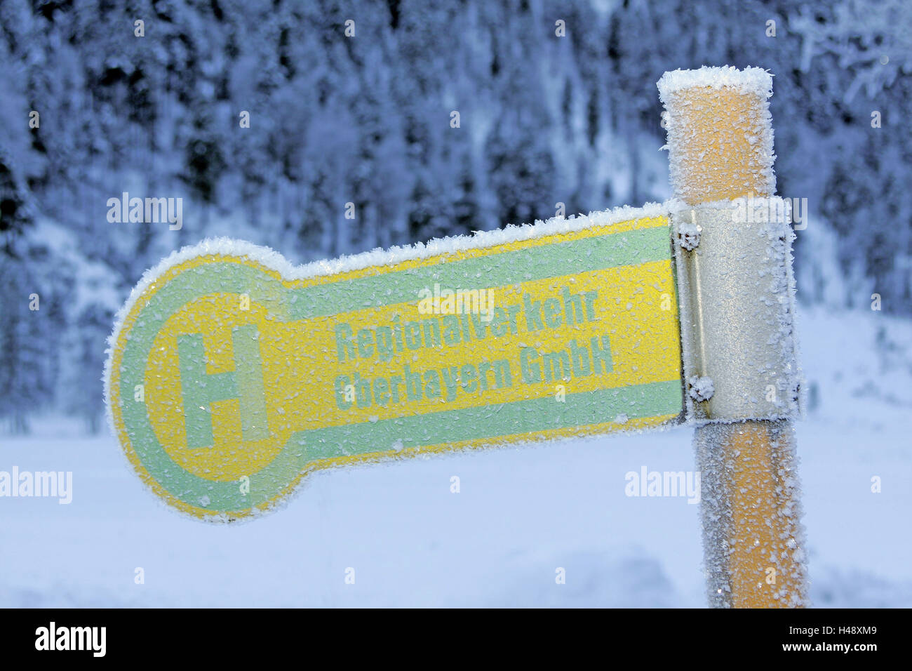 Frozen bus stop hi-res stock photography and images - Alamy