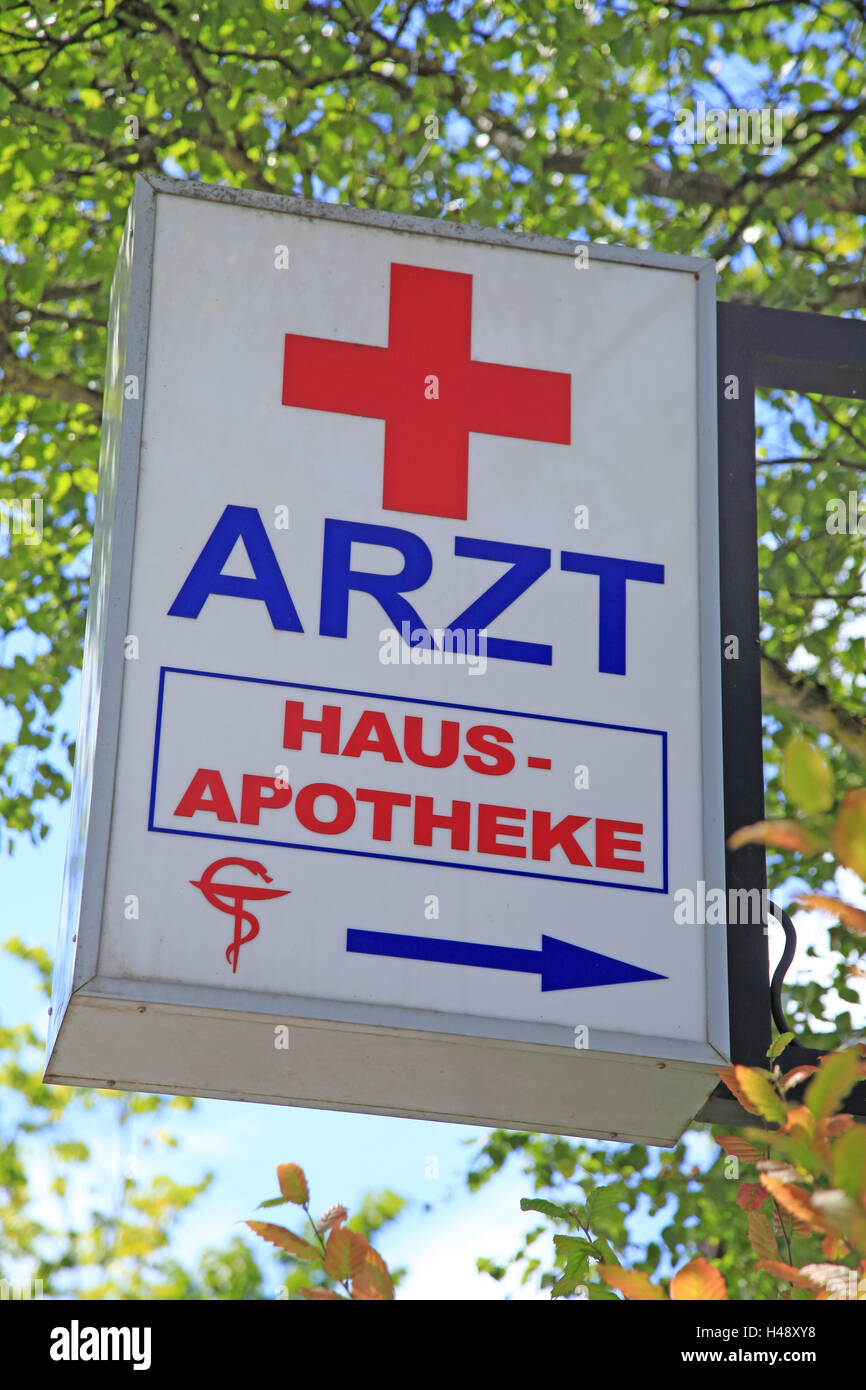 Doctor sign red cross hi-res stock photography and images - Alamy