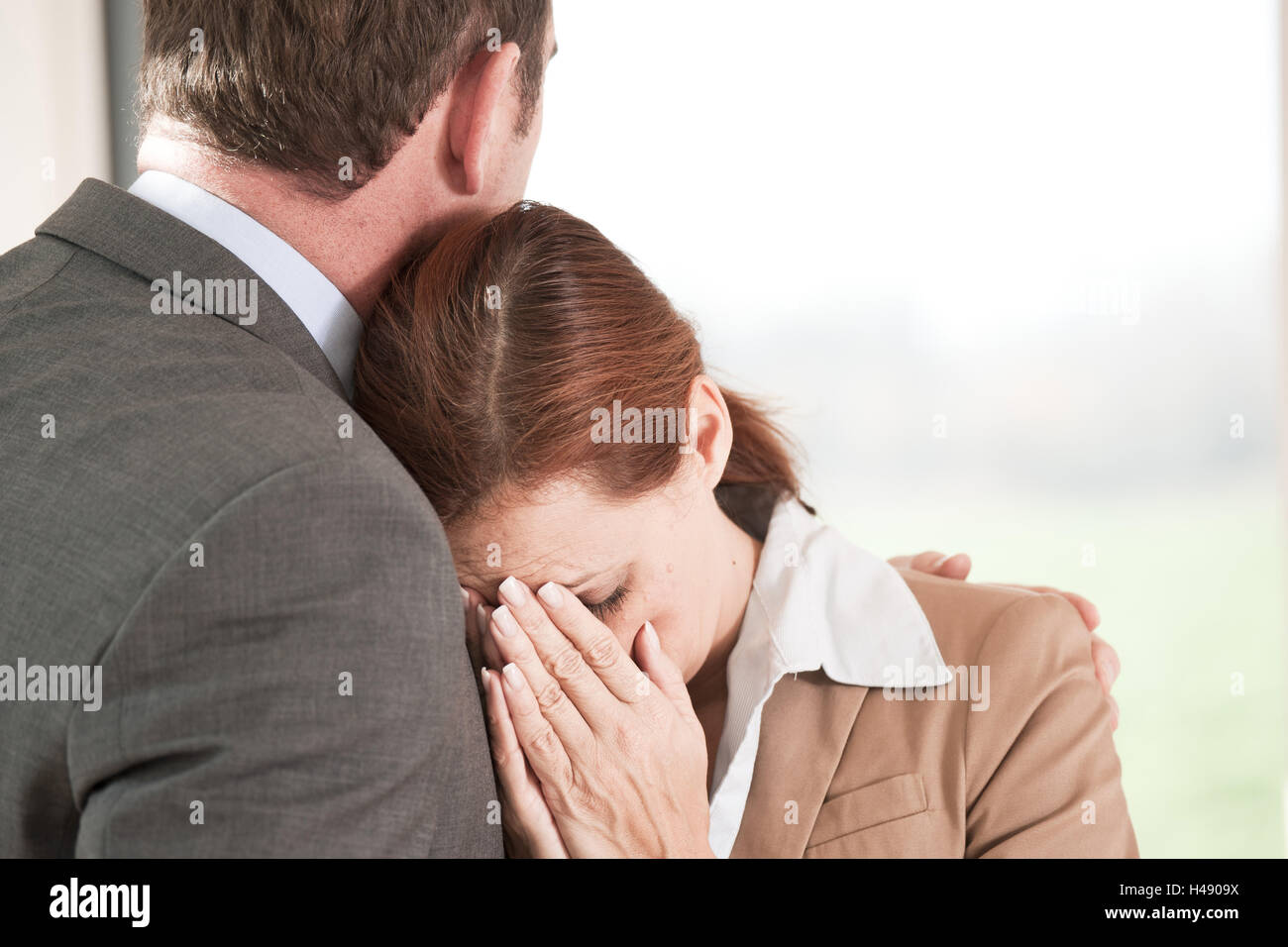 Man comforts woman Stock Photo - Alamy