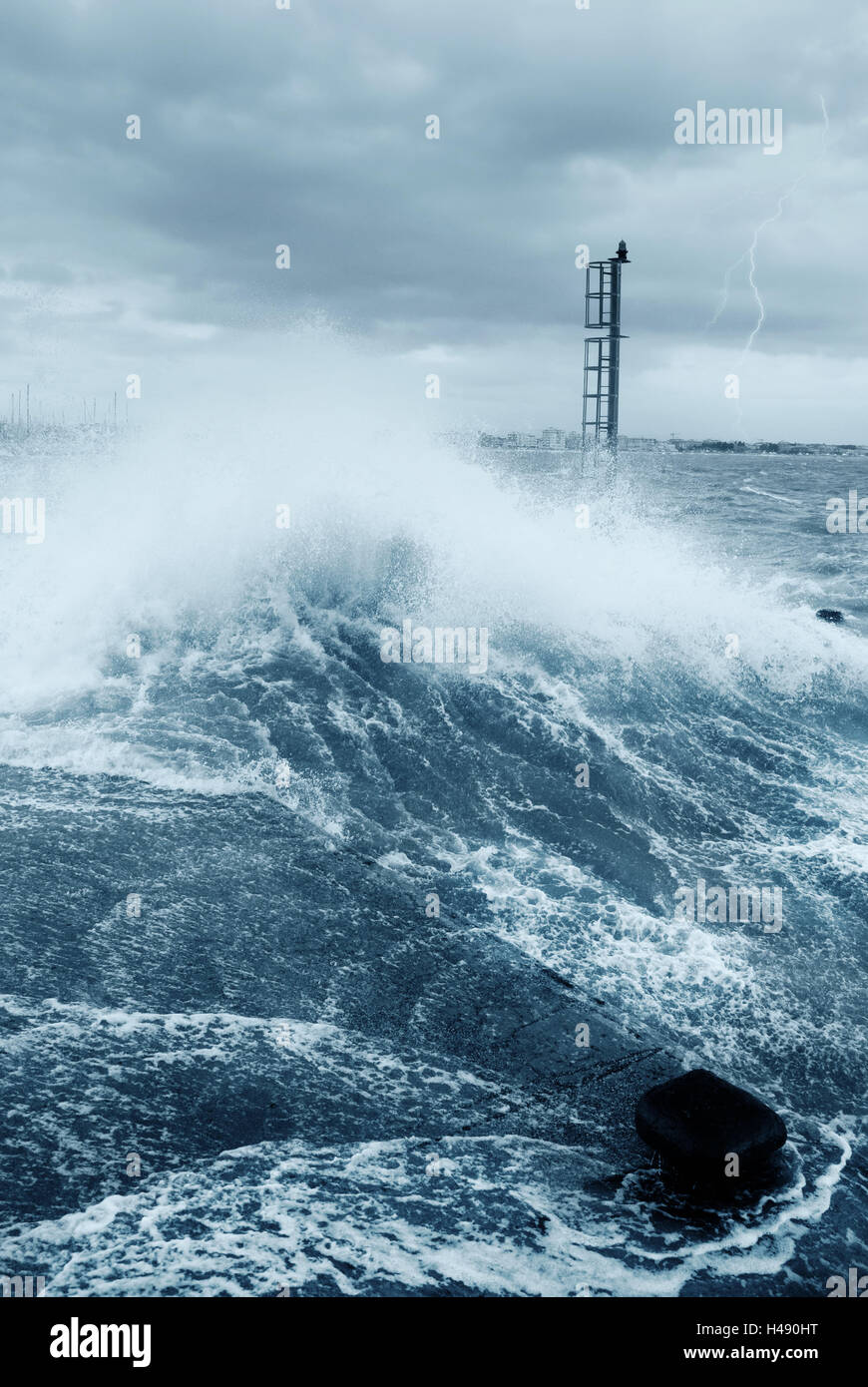 Tidal dock hi-res stock photography and images - Alamy