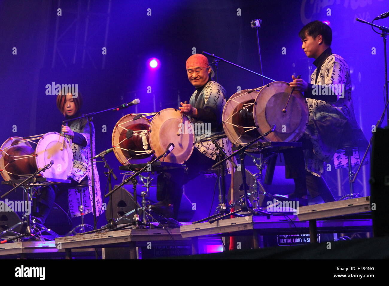 Korean traditional costumes hi-res stock photography and images - Alamy