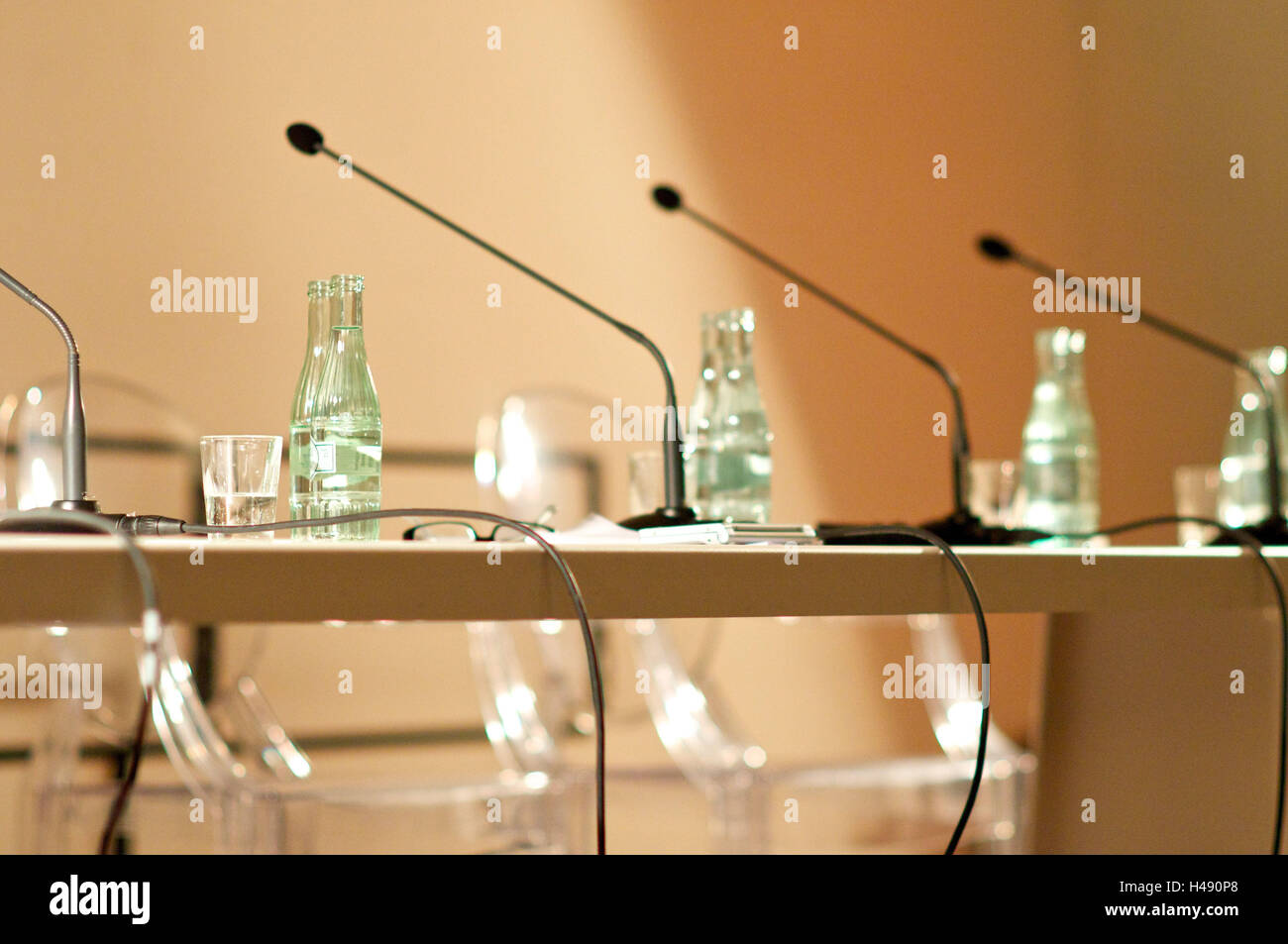 Conference table hi-res stock photography and images - Alamy