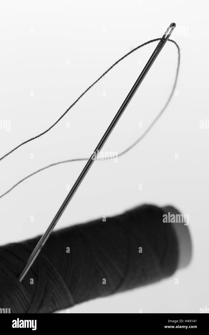 Needle and thread Stock Photo - Alamy