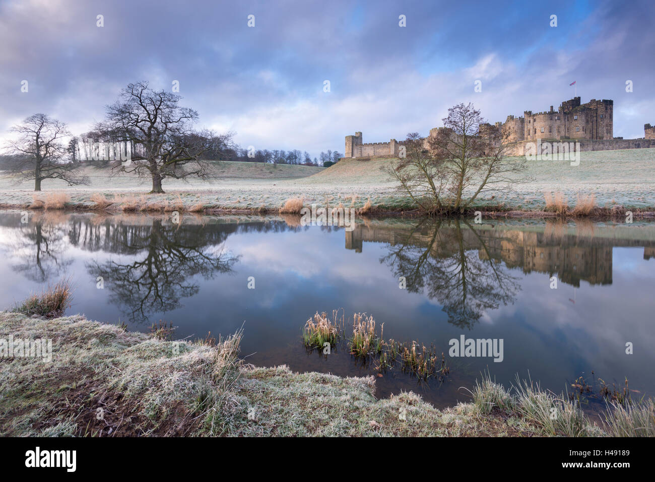Alnwick castle hi-res stock photography and images - Alamy