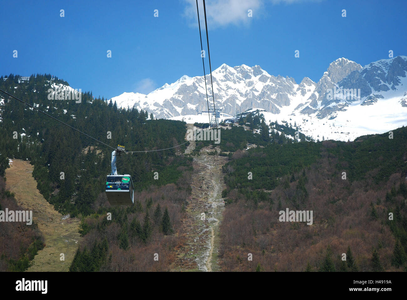 Hafelekar cable car hi-res stock photography and images - Alamy