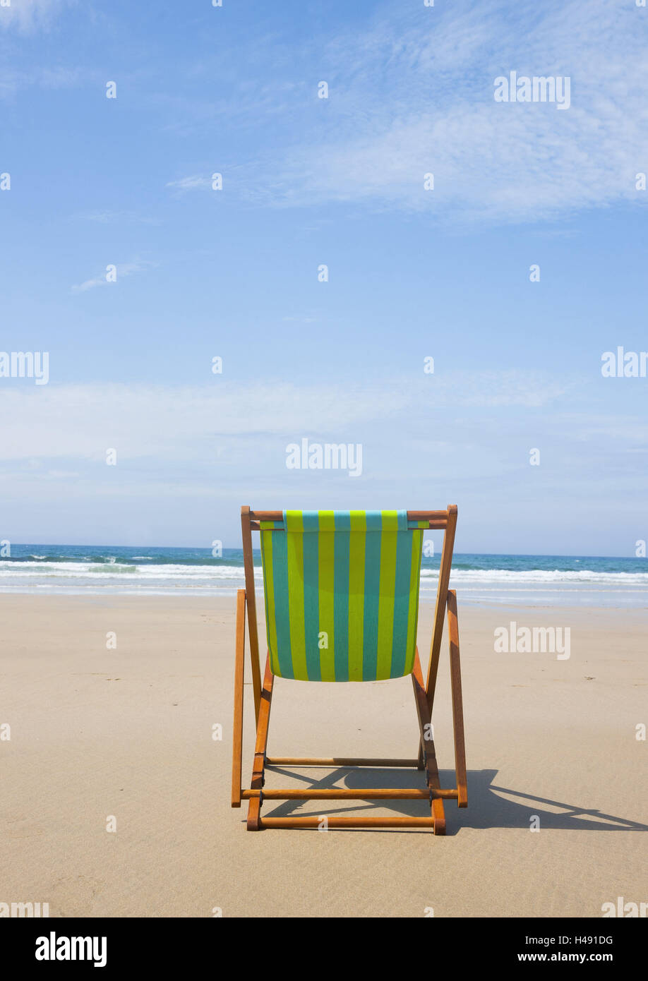 Sun bench on the beach Stock Photo - Alamy