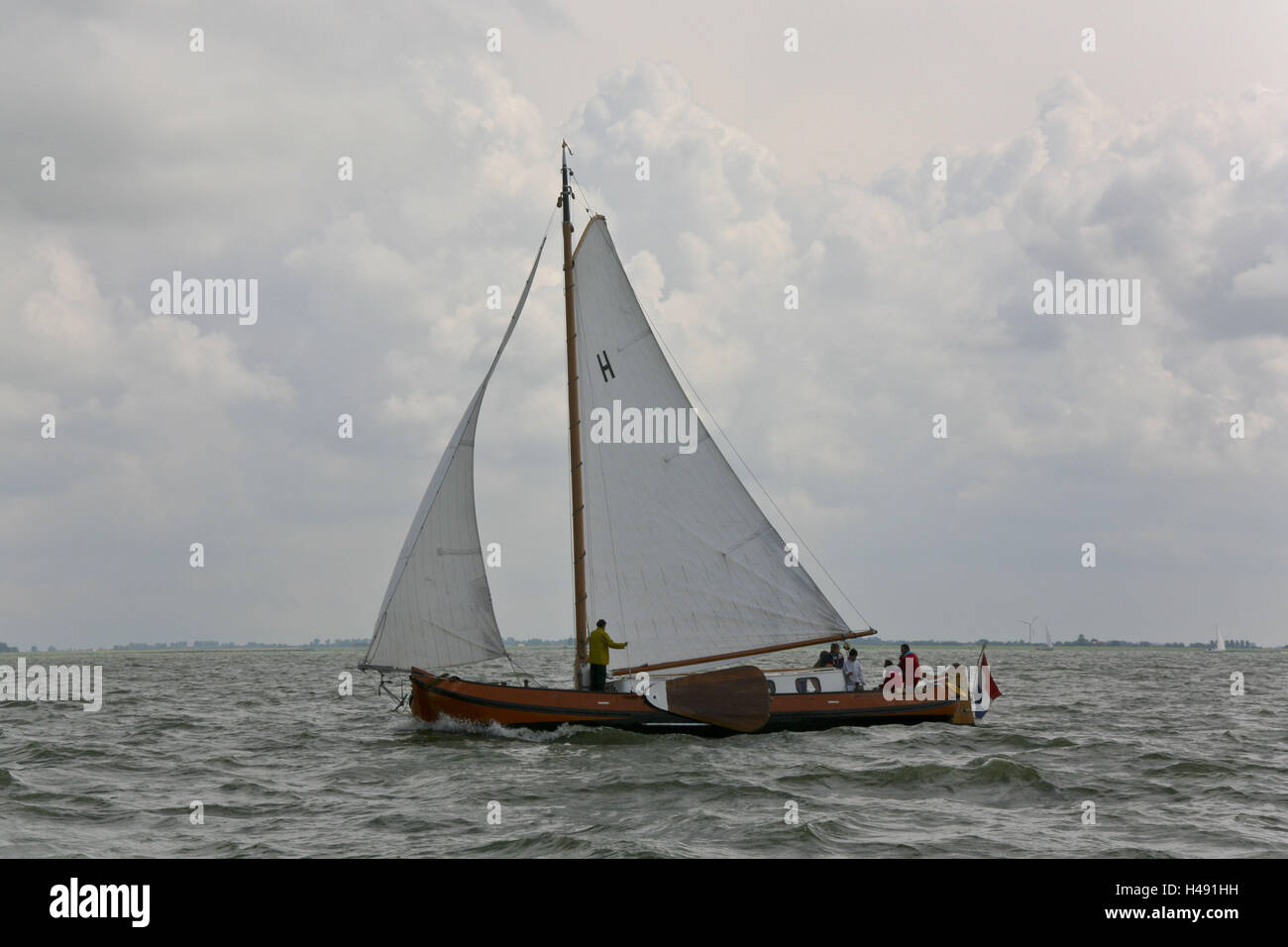 Flat floor ships hi-res stock photography and images - Alamy