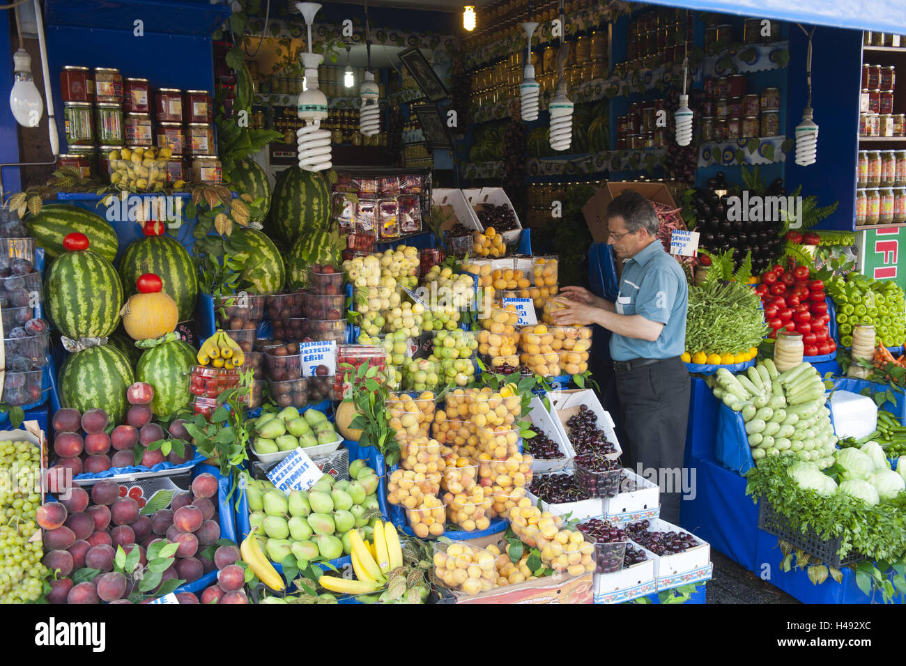 Turkey, Istanbul, Beylerbeyi, fruit stall and vegetable state Stock ...