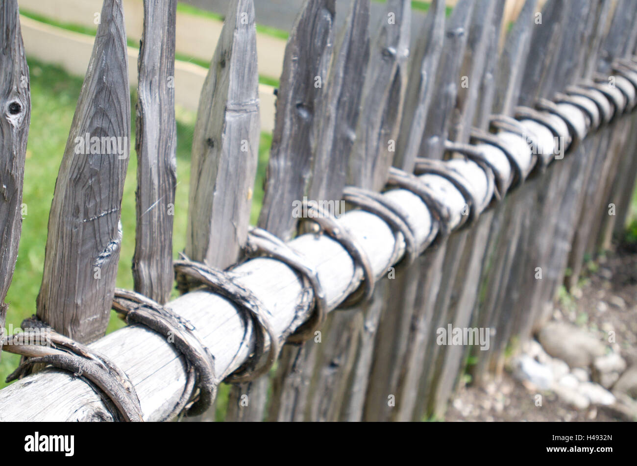 Twisted wooden fence hi-res stock photography and images - Alamy