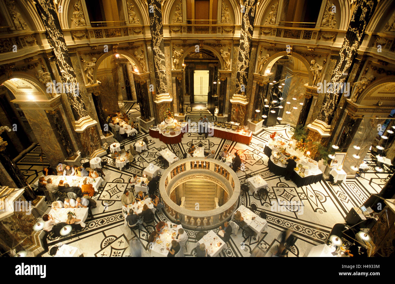 Austria, Vienna, art-historical museum, dinner under the main dome ...