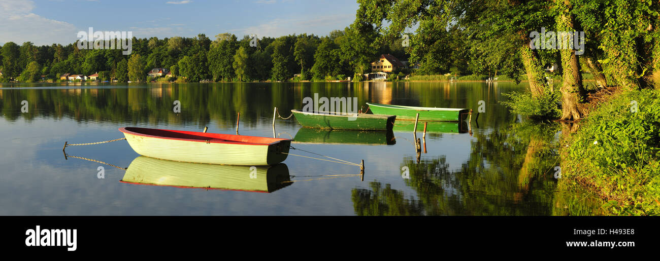 Germany, Brandenburg, Lindow, Lake Wutzsee, rowing boats, reflexion ...