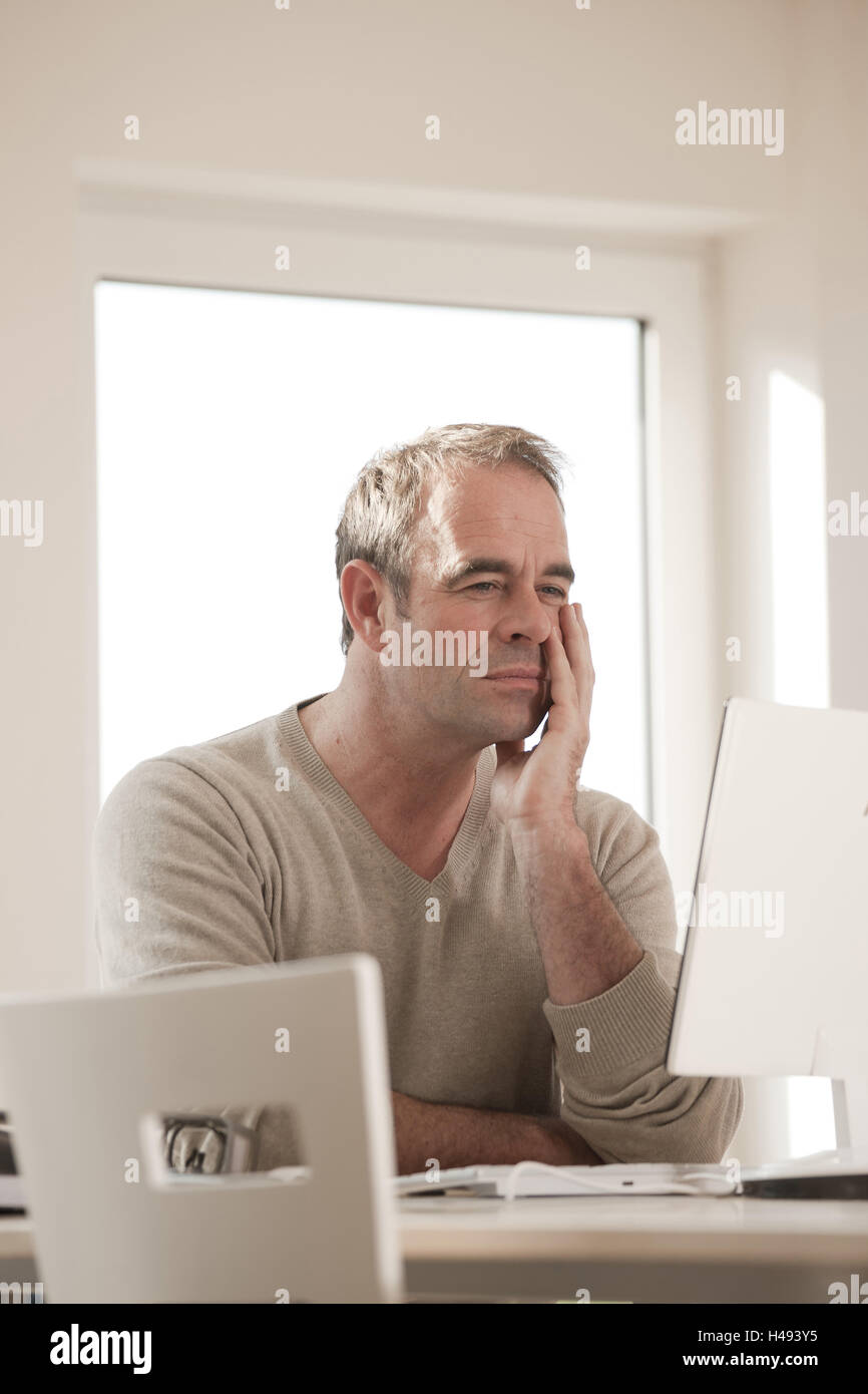 Thoughtfully model workplace hi-res stock photography and images - Alamy
