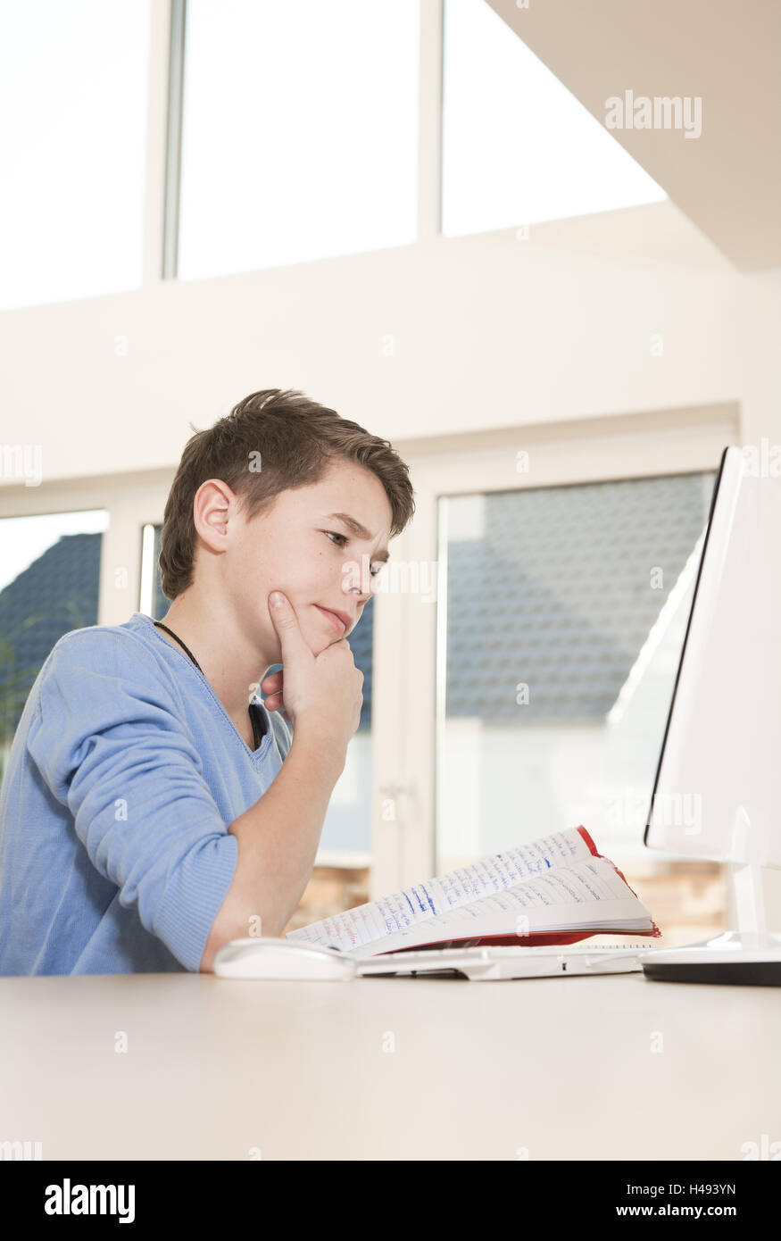 Computer understanding hi-res stock photography and images - Alamy