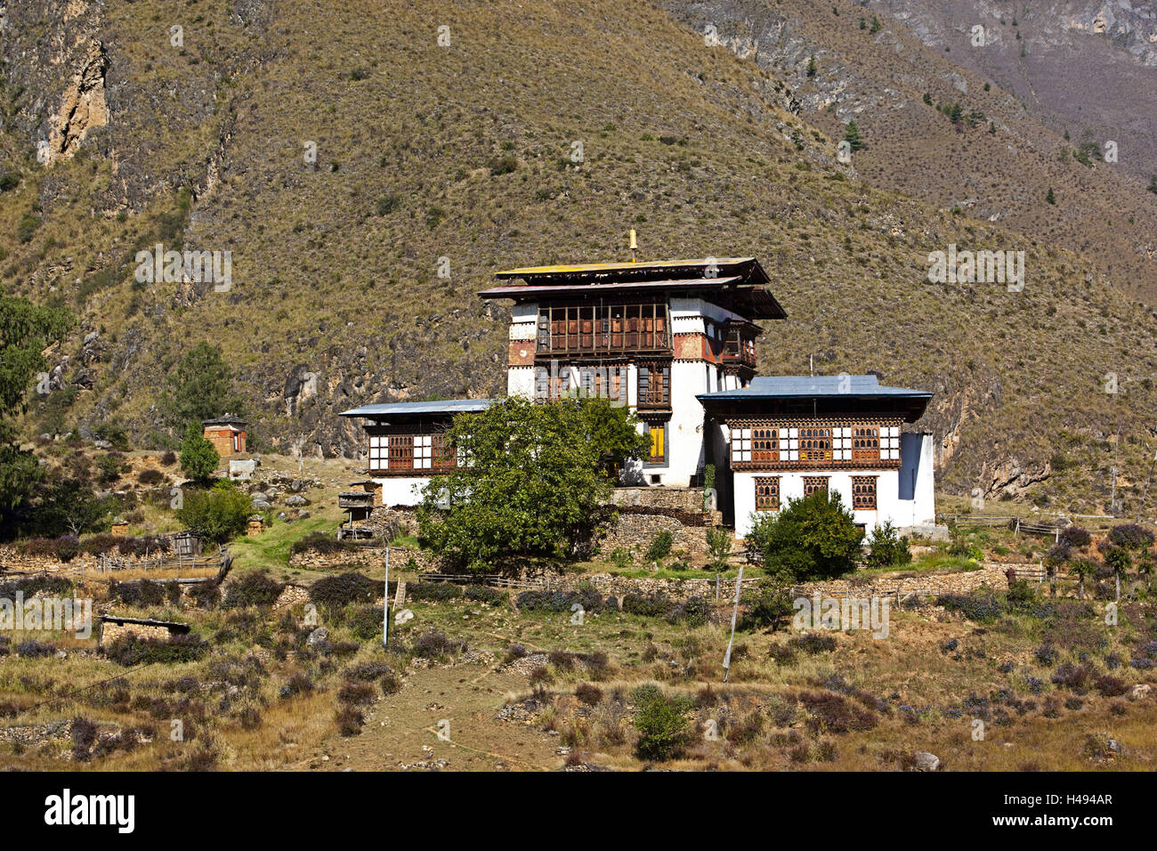 Traditional houses bhutan hi-res stock photography and images - Alamy