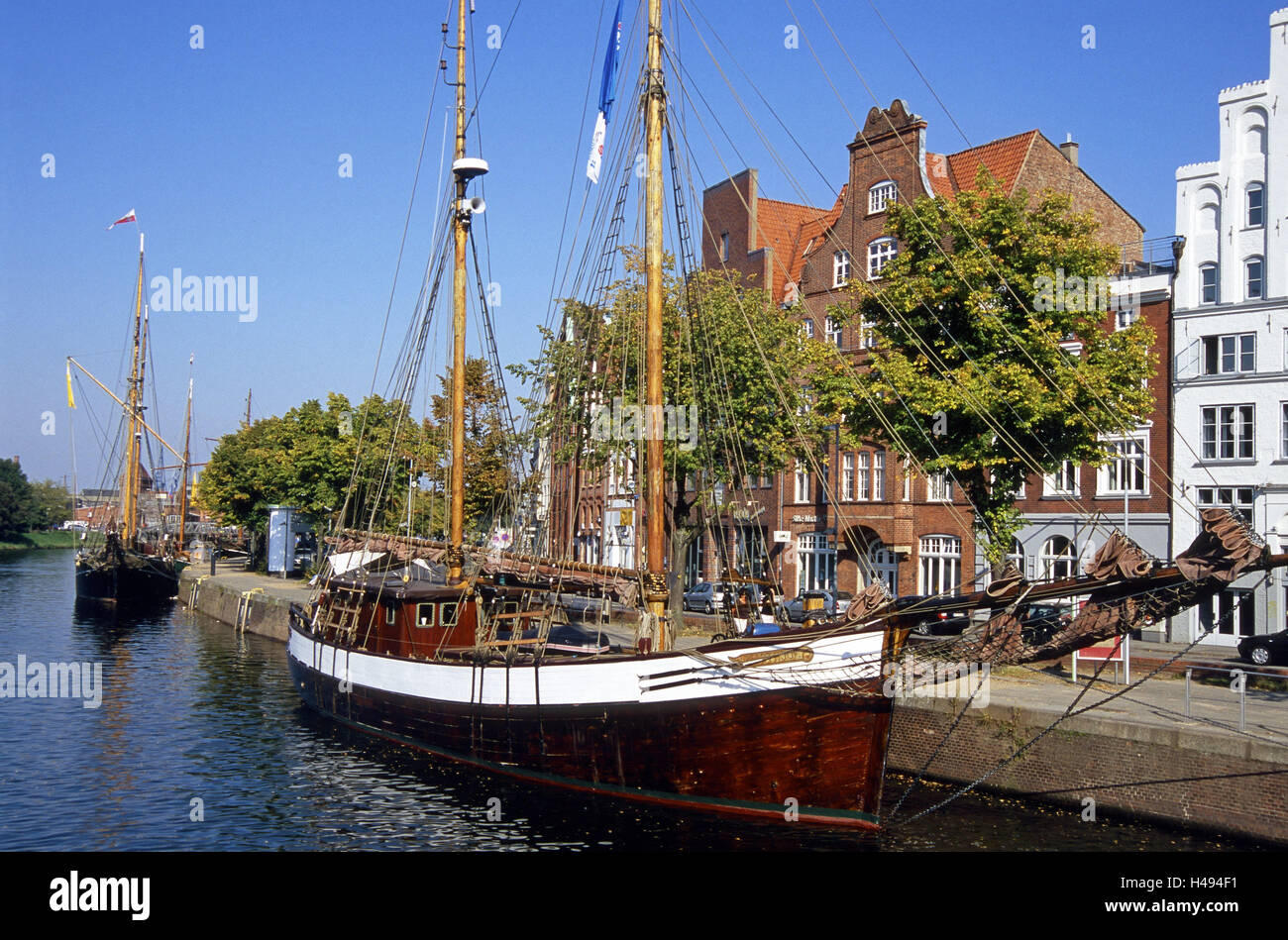 Germany, Schleswig - Holstein, Lübeck, Old Town, flux Trave, museum ...