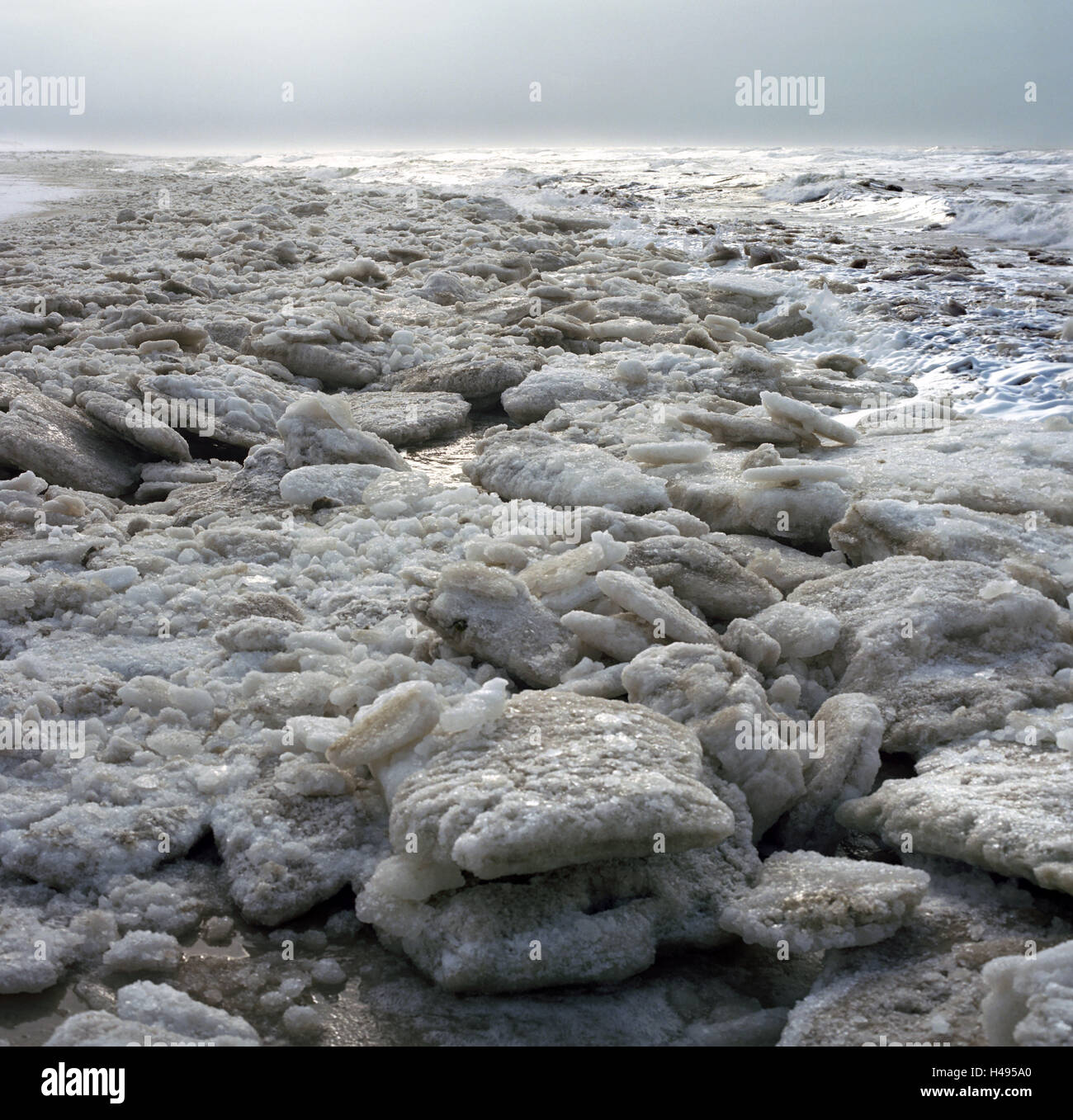 Snow drift on beach hi-res stock photography and images - Alamy