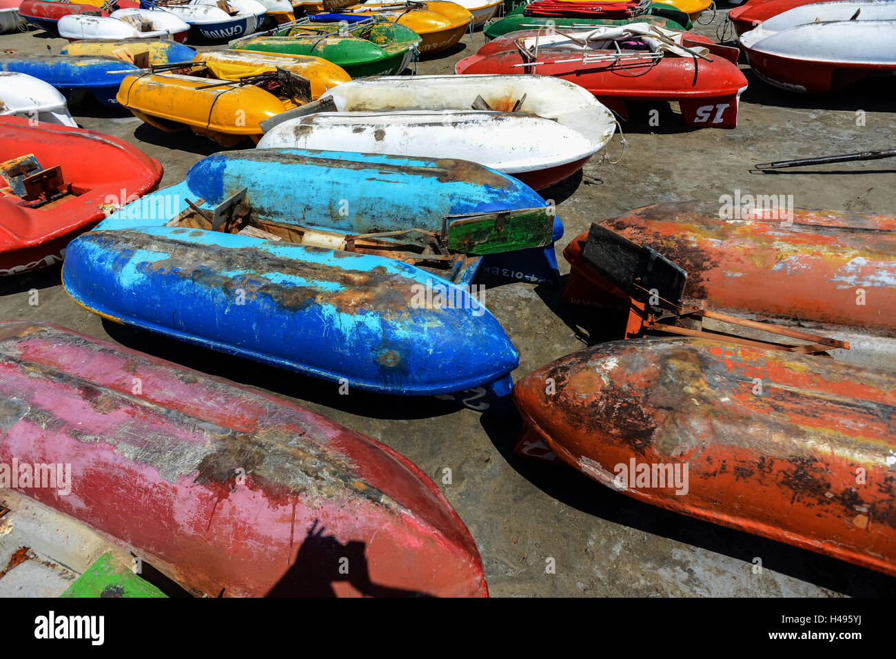 Color of boats hi-res stock photography and images - Alamy
