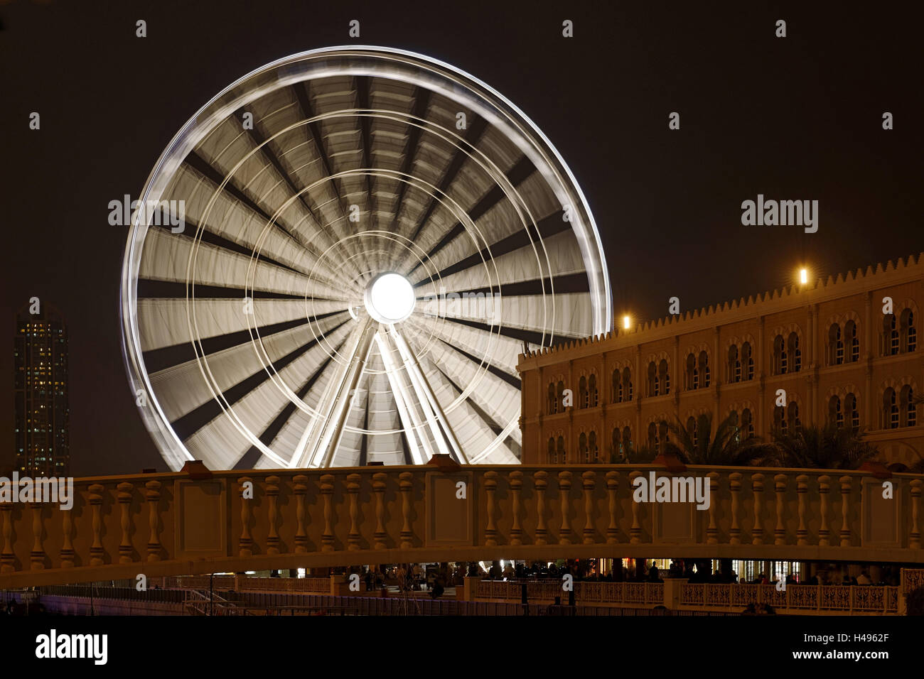 Ferris wheel 'Eye of the Emirates' at the amusement park 'Al Qasba ...