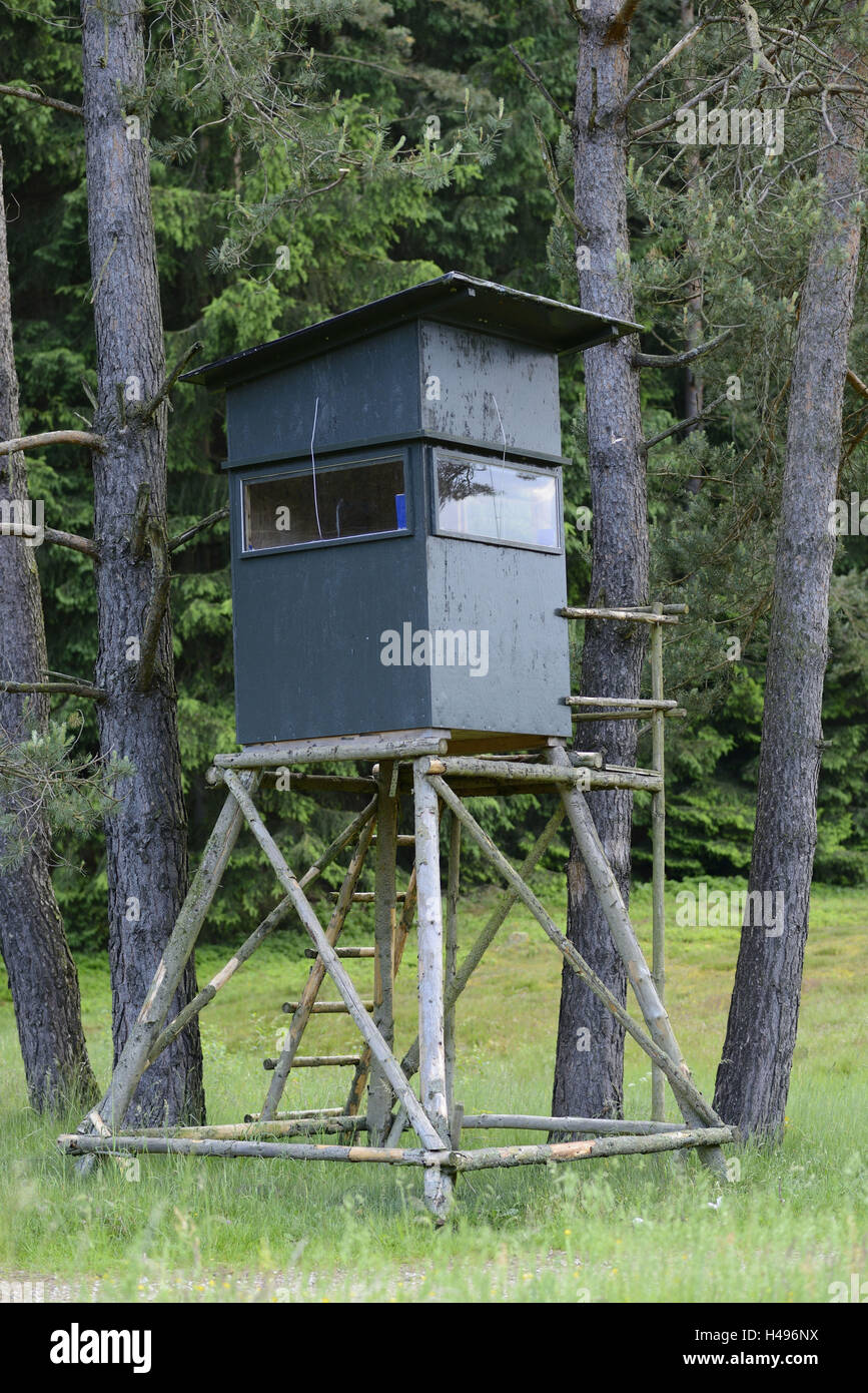 Raised hide hunting hi-res stock photography and images - Alamy