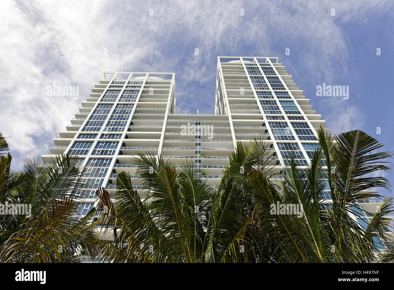 High rises directly on the beach, suture in '69 PIECE', Miami South ...
