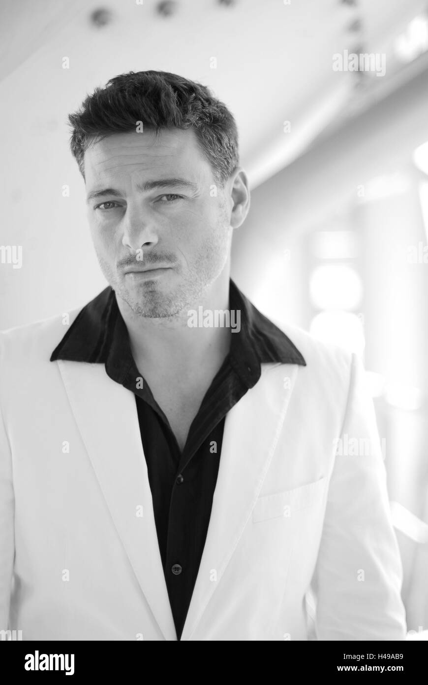 Portrait actor suit hi-res stock photography and images - Alamy