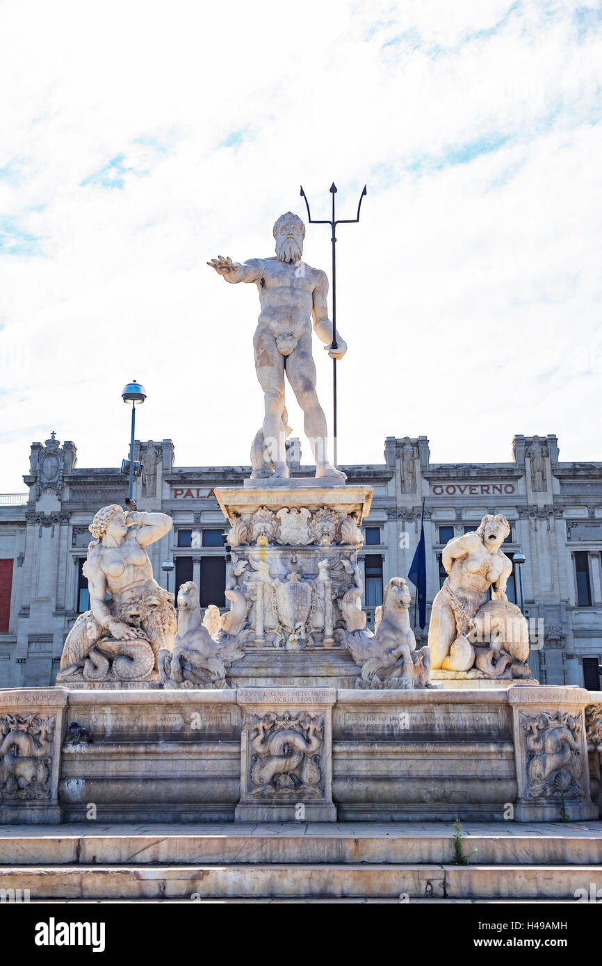 Italy messina sicily statue neptune hi-res stock photography and images ...