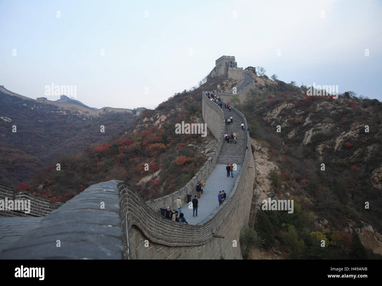 China, Badaling, big defensive wall, visitor, mountain landscape, dusk ...
